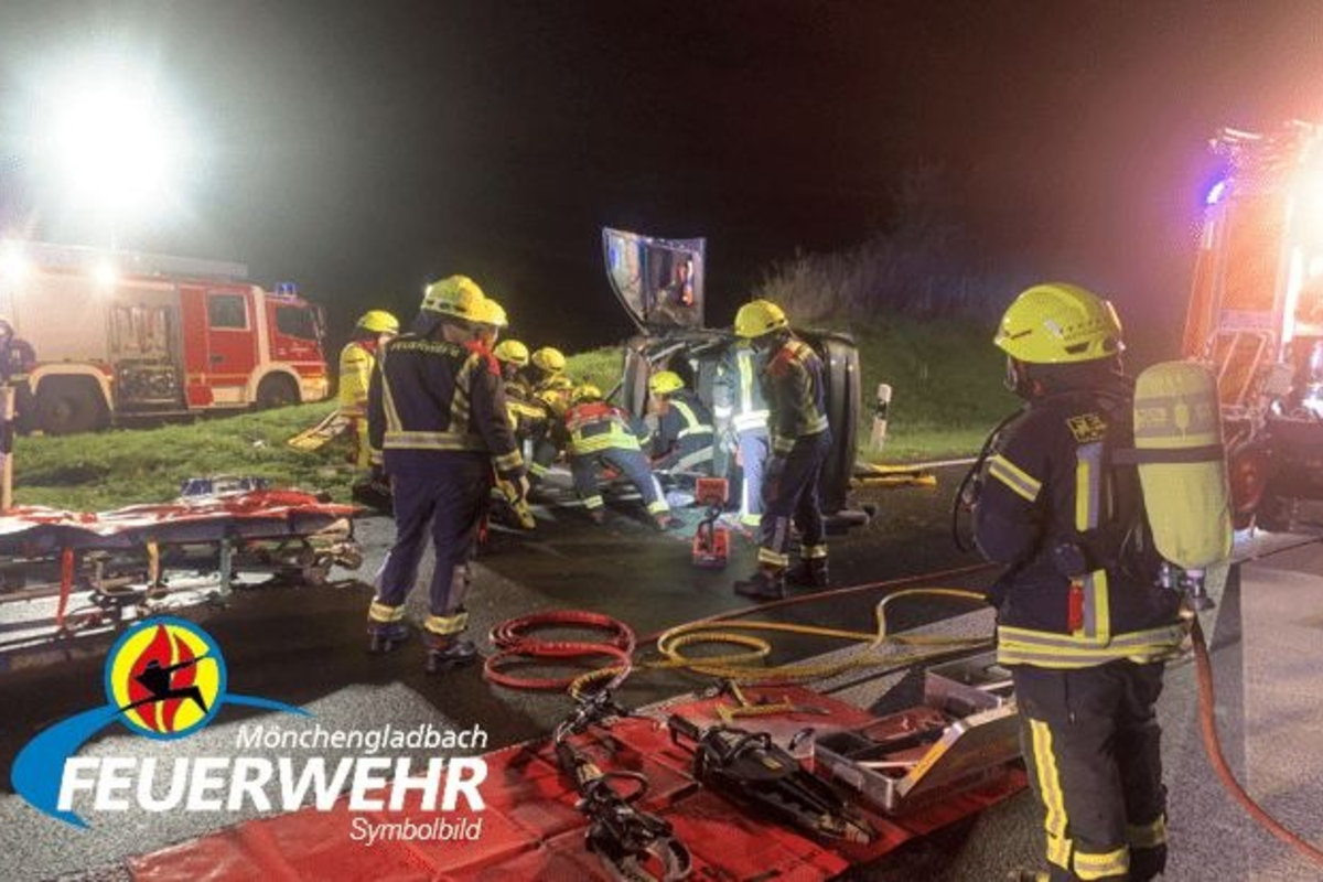 FW-MG: Verkehrsunfall auf der BAB 46