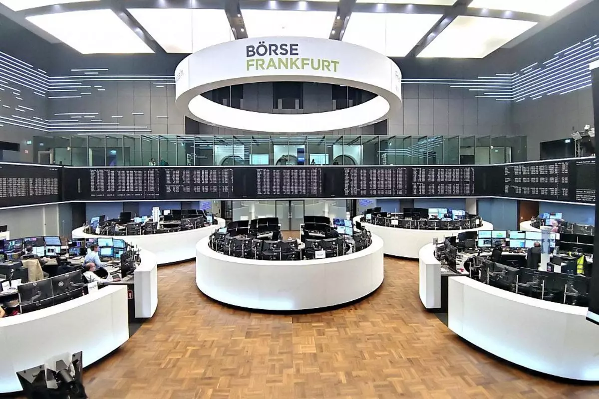 Dax startet mit Verlusten - Berichtssaison zu Ende
