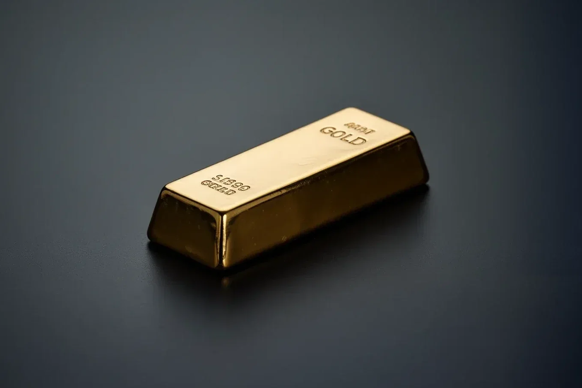 Gold Caught Between Record Asian Appetite and Hawkish Central Bank Signals