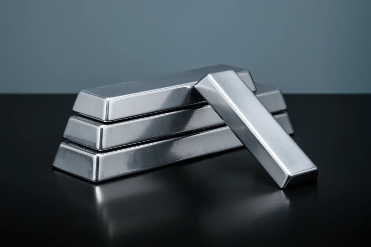 Silver Trades 44% Below Record as Jobs Blowup Resets Rate Expectations