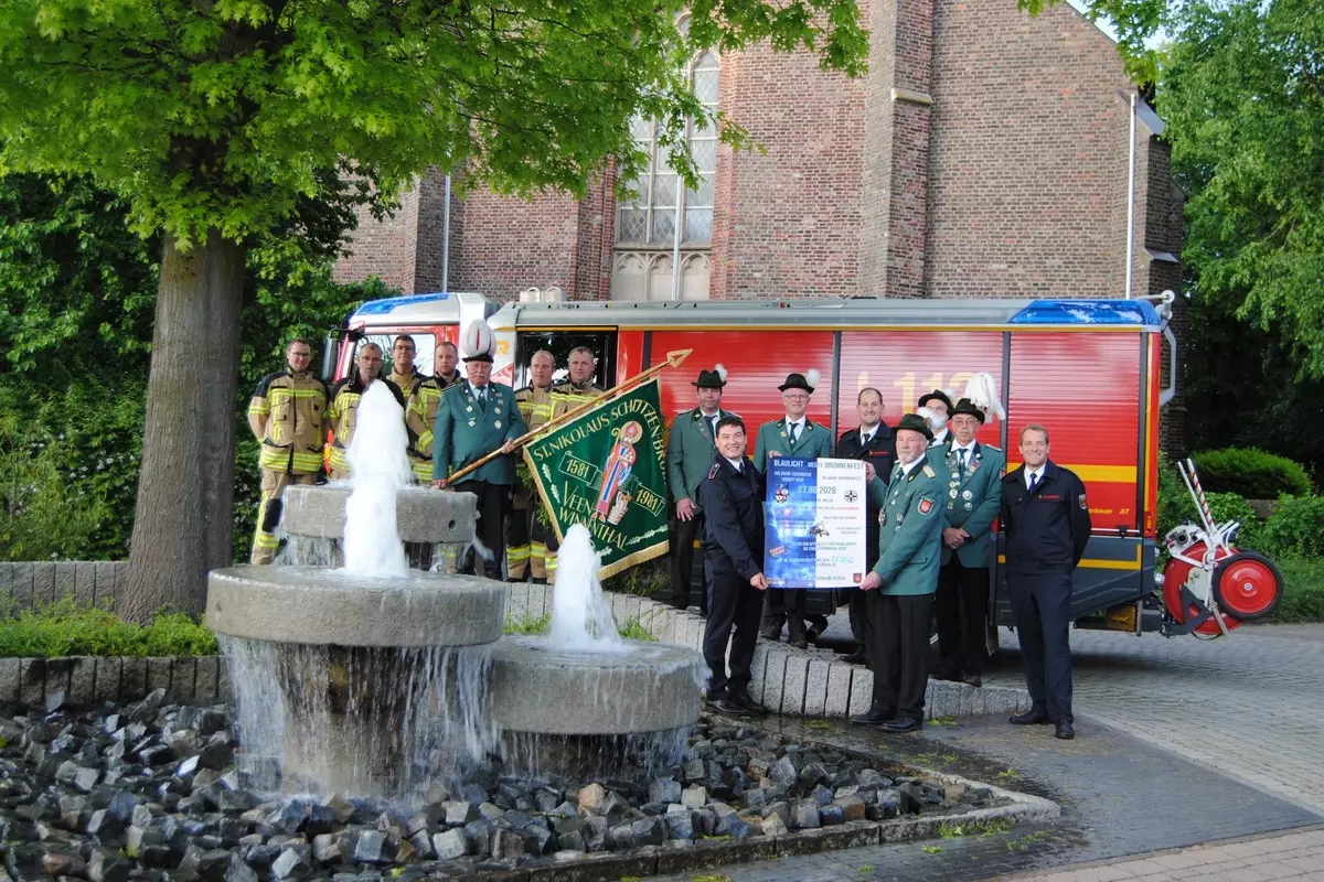 FW Alpen: Blaulicht meets Brunnenfest - 100 Jahre Feuerwehr Einheit Veen