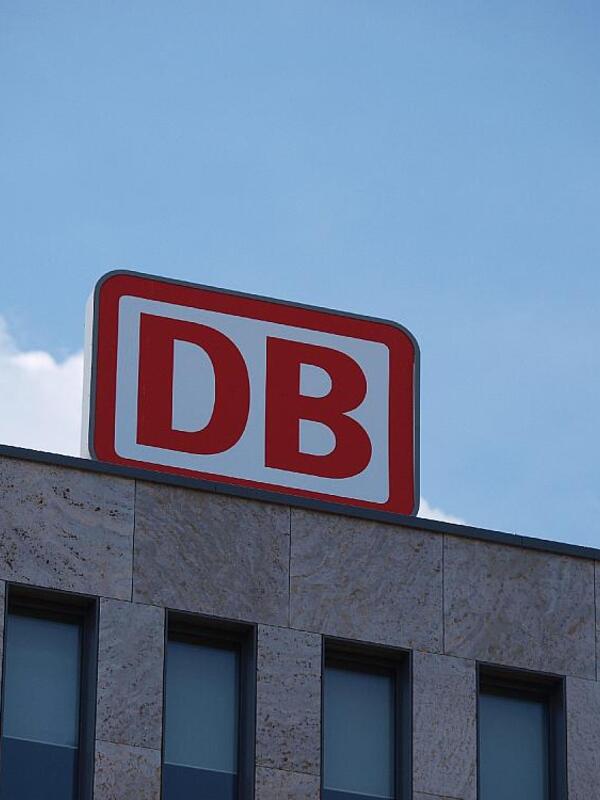 Das Bundeskartellamt fordert mehr Konkurrenz für die Deutsche Bahn.