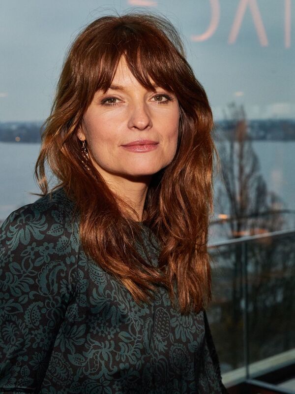 Er liest mit sonorer Stimme heitere und ernste Texte, sie präsentiert ...