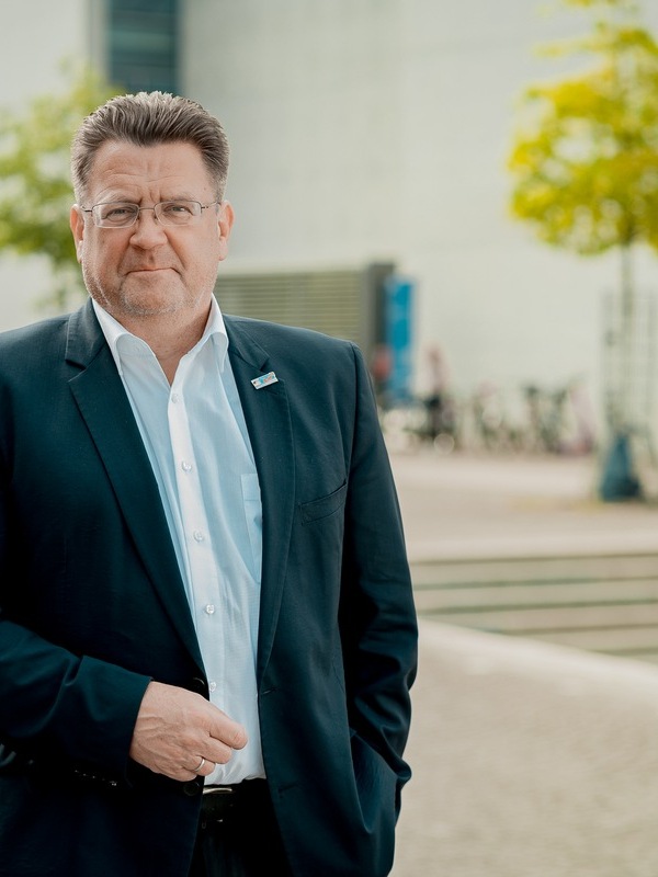 Stephan Brandner: Gedenken zum 64. Jahrestag des Mauerbaus - Warnung ...