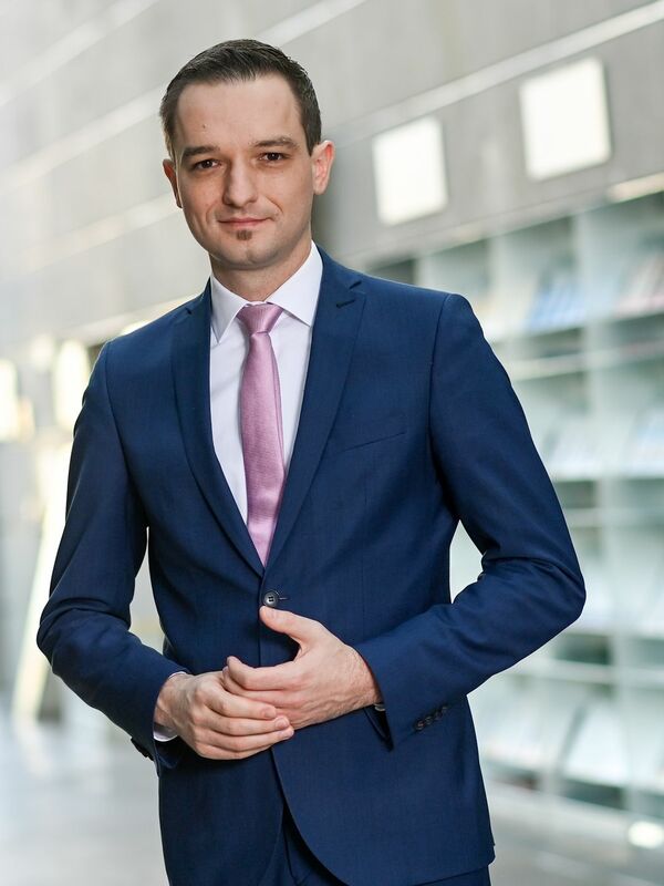 Staatssekretär Benjamin Strasser sieht im Bürokratieabbau eine Chance ...