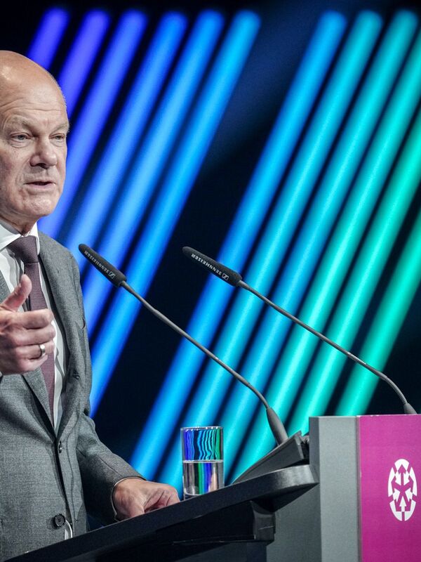  Zukunftswende Bundeskanzler Olaf Scholz Steht Hinter Der