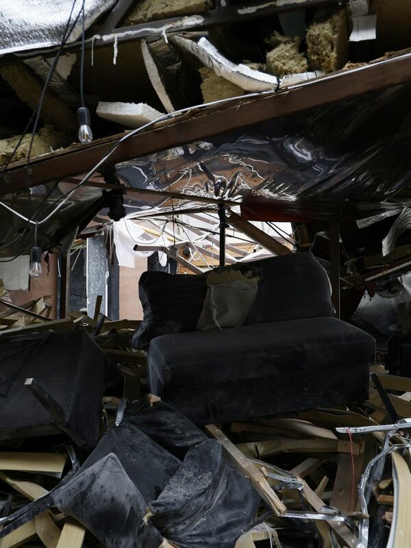 In dem Café in Kramatorsk hatten viele Menschen gesessen, als eine ...