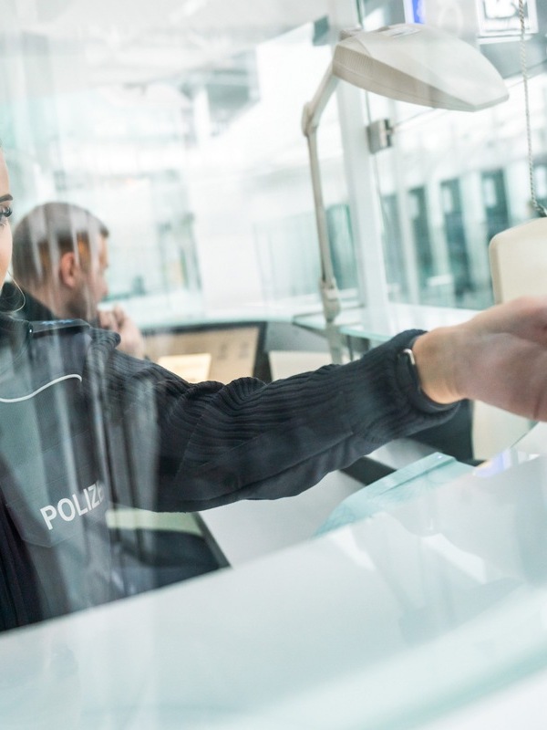 Bundespolizeidirektion München: Drei Schleusungen am Flughafen München ... Bundespolizeidirektion München: Drei Schleusungen am Flughafen München ...
