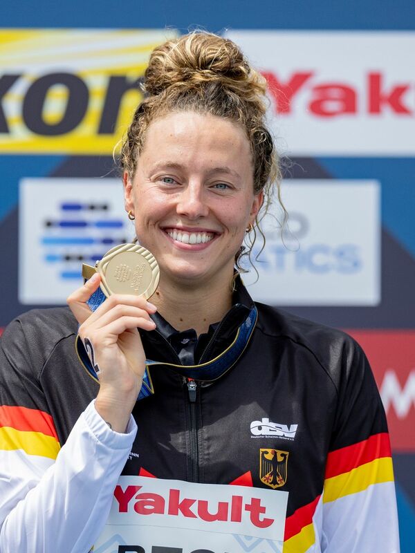 Leonie Beck beschert dem Deutschen Schwimm-Verband die erste Medaille ...