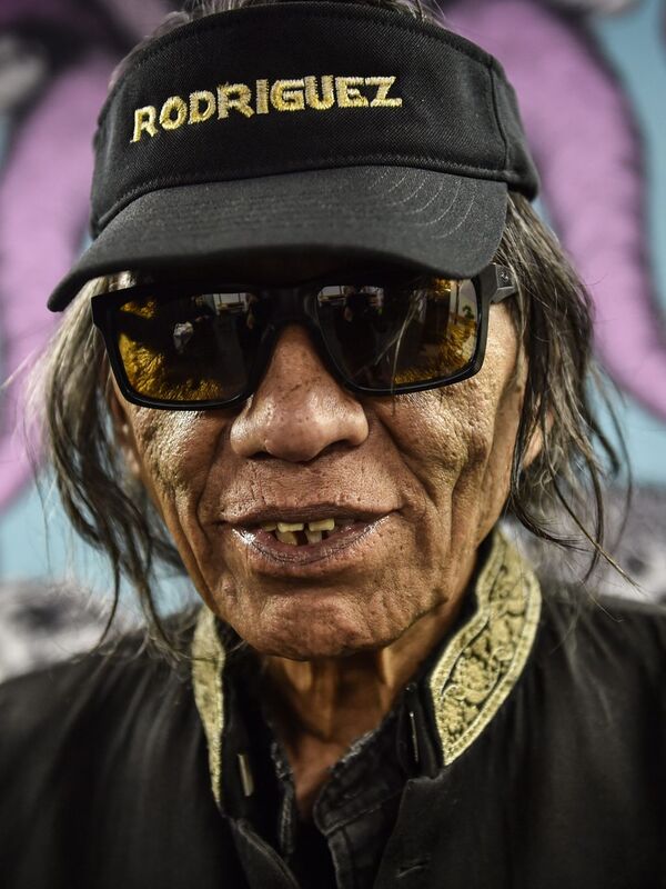 Als Rodriguez mit seiner Musik keinen Erfolg hatte, zog er sich ins ...