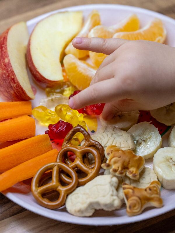 Viele Eltern kennen das: Die Fahrt dauert gerade mal fünf Minuten, da ...