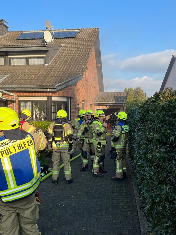 Pulheim - Die Feuerwehr Pulheim wurde am Samstagmittag zu einem ...