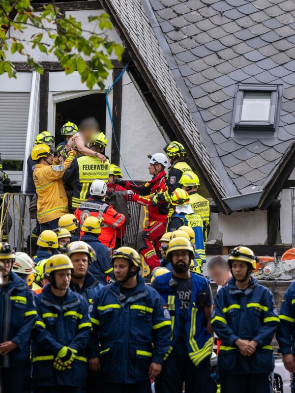 Der Einsturz eines Hotels in Kröv vor einer Woche hat bundesweit ...