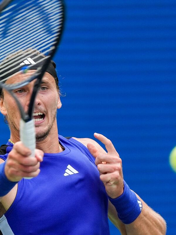 Im Achtelfinale bei den US Open hat Alexander Zverev nur im ersten Satz Probleme.