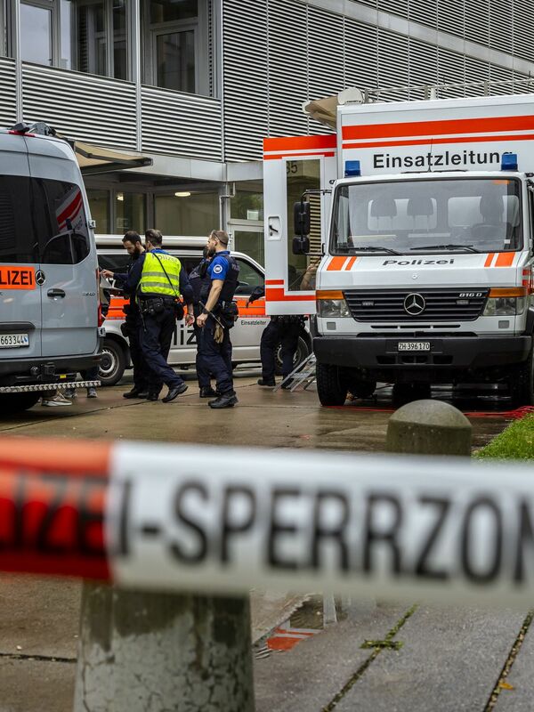 Notruf bei der Polizei: Drei Kinder sind verletzt worden, ein Täter ...