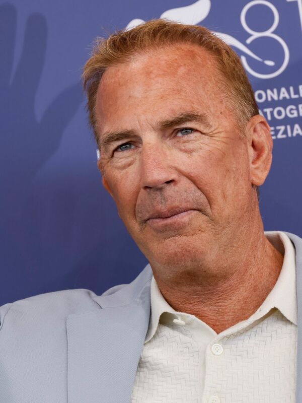 Kevin Costner reiht sich unter die Promis, die mit Spendenaktionen den ...