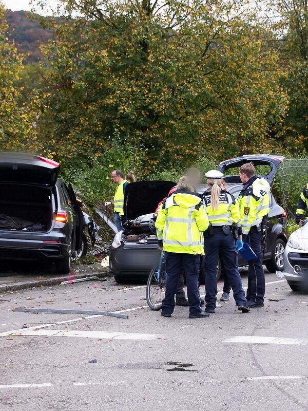 Fußgänger von Auto erfasst: Mutter und zwei Kinder tot