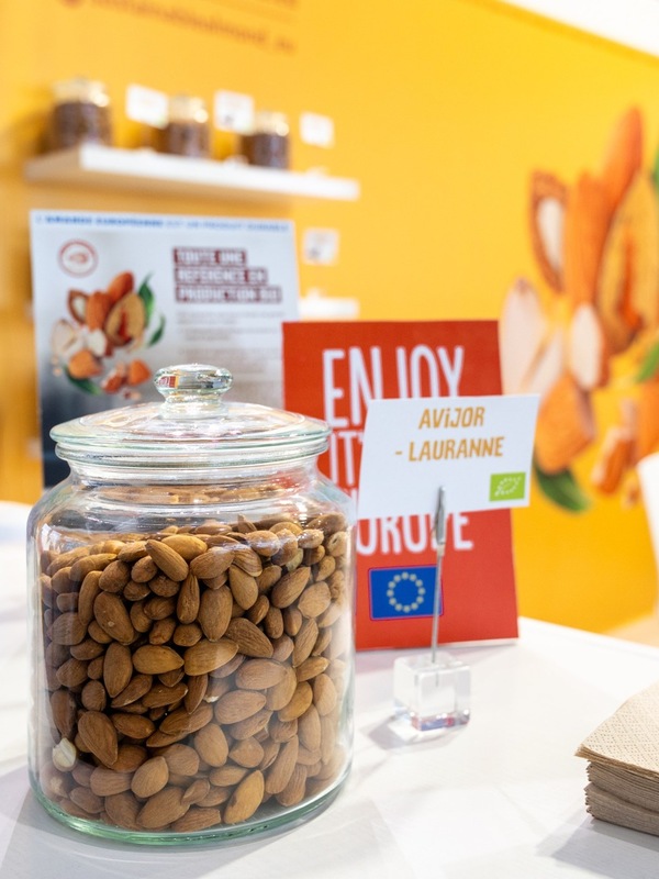 Madrid - Die Mandel ist einer der Stars der deutschen Weihnacht.