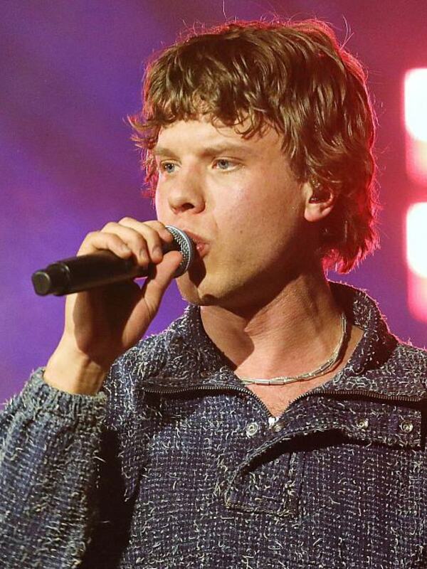 Der deutsche Popsänger und Rapper Zartmann steht mit seiner Platte ...