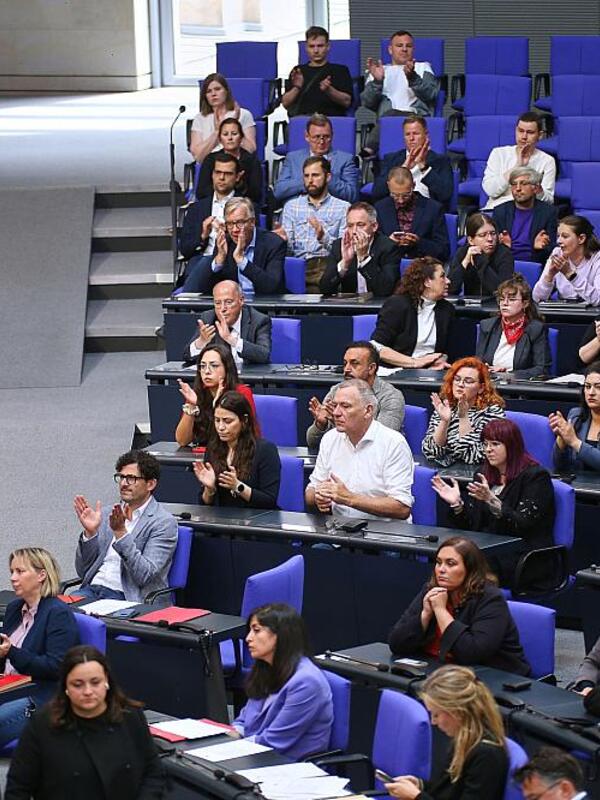 Die Linksfraktion im Bundestag hat bei der für Donnerstag geplanten ...