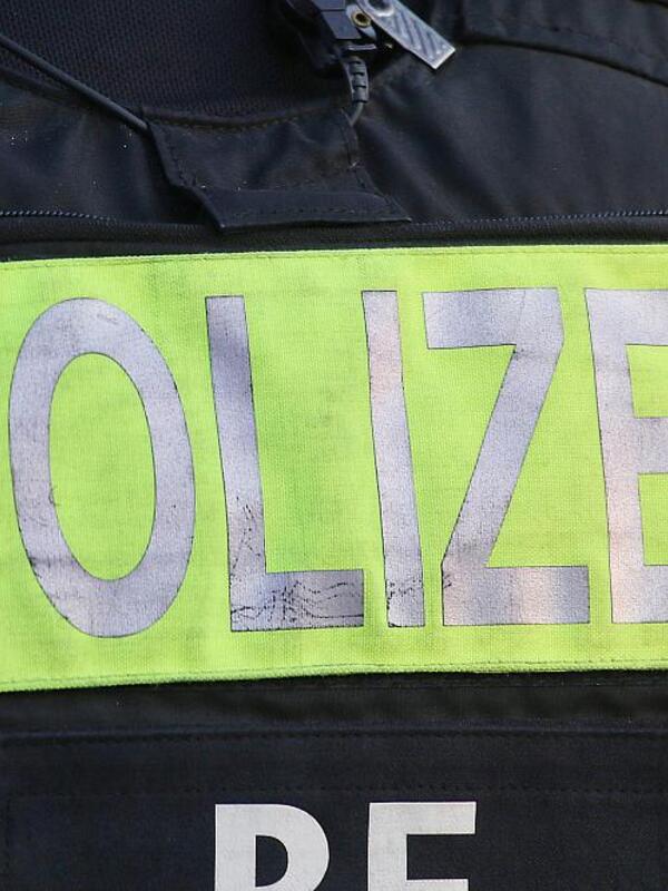 Ein 49-jähriger Mann ist am Alexanderplatz in Berlin-Mitte von einem 20 ...