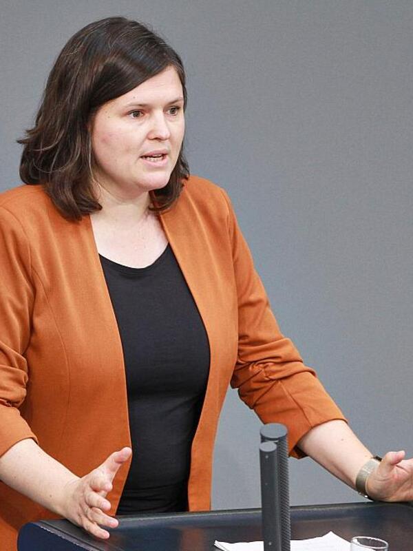 Die sicherheitspolitische Sprecherin der Grünen im Bundestag, Sara ...