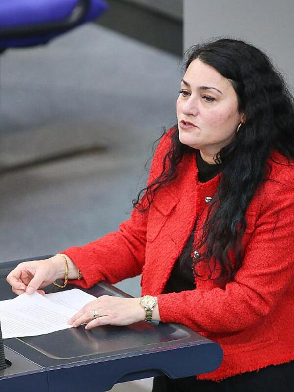 Grünen-Innenexpertin Lamya Kaddor wirft Bundesinnenminister Alexander ...