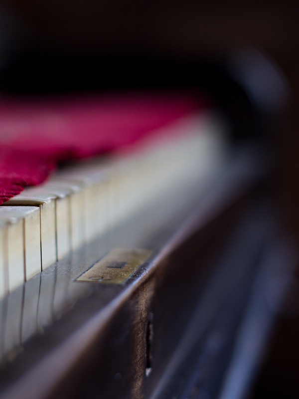 Inside the Glow: Why Ross Bleckner’s Dreamy Paintings Are Quietly Big ...