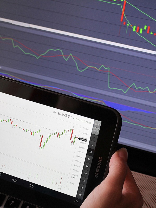 Apple Vision Pro 2: How Apple’s Spatial Computing Bet Could Rewrite the ...