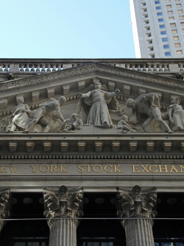 Public Storage Stock Tests Investors’ Patience as Interest-Rate Clouds ...