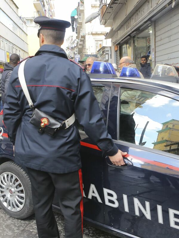 Mitten in Neapel fassen Ermittler Ciro Andolfi.